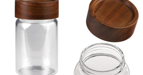 Glass jar 220 ml in cylindrical shape with wooden cap